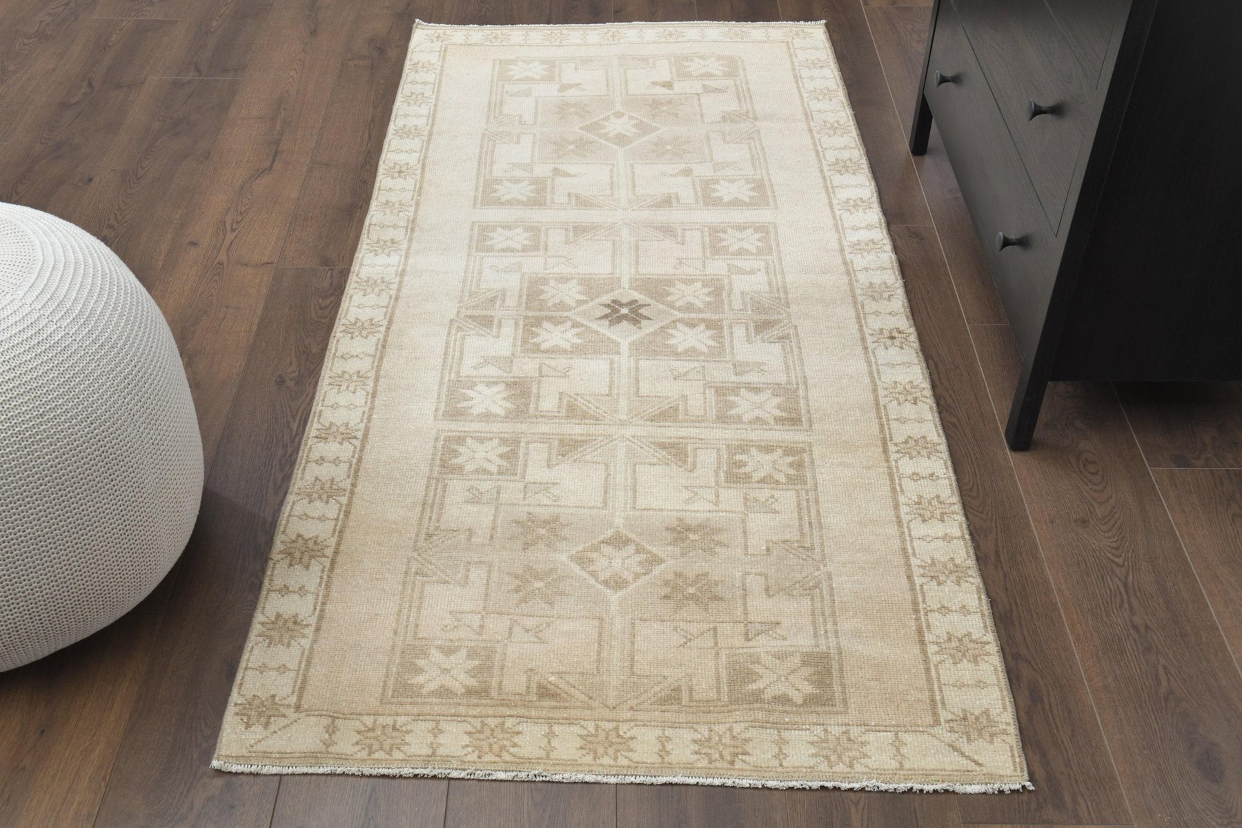 Vintage Turkish Neutral Wool Runner, Anatolia, 1950s for sale at Pamono