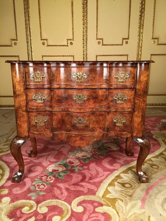 19th Century Baroque Commode in Walnut Root Veneer for sale at Pamono