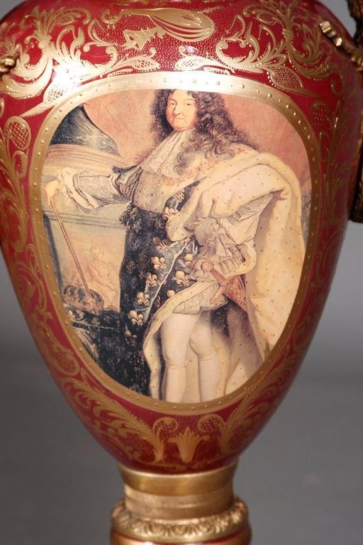 20th Century Louis XIV Sèvre Pump Lidded Vase for sale at Pamono