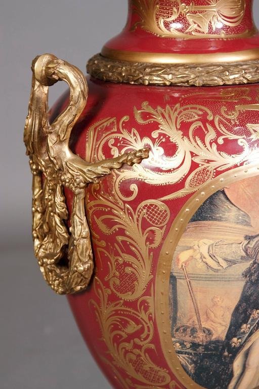 20th Century Louis XIV Sèvre Pump Lidded Vase for sale at Pamono
