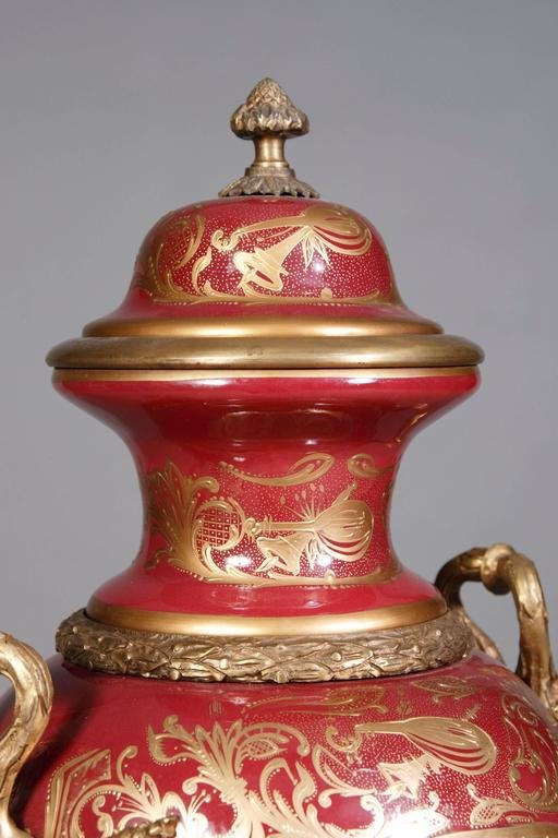 20th Century Louis XIV Sèvre Pump Lidded Vase for sale at Pamono