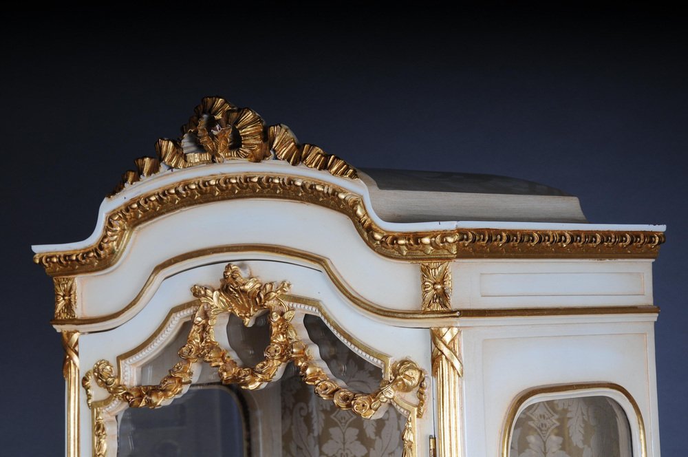 20th Century French Louis XVI Style Showcase for sale at Pamono