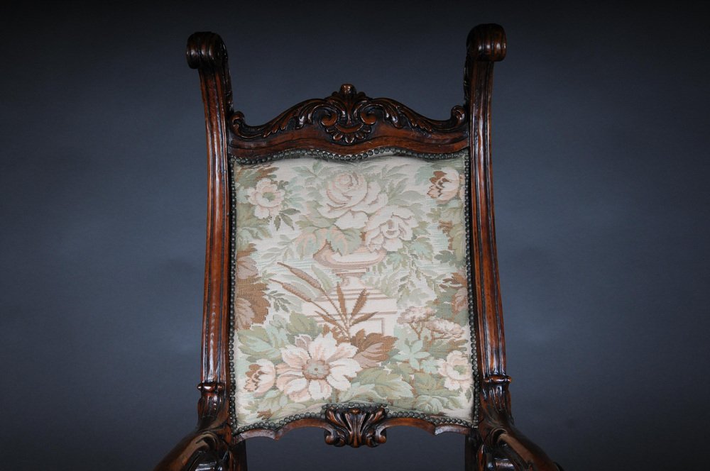 20th Century Venetian Rococo Walnut Throne Armchair for sale at Pamono