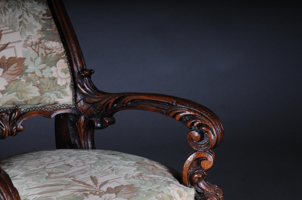 20th Century Venetian Rococo Walnut Throne Armchair for sale at Pamono