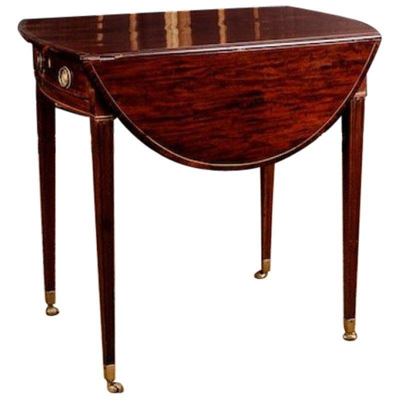 19th Century Victorian Mahogany Drop-Leaf Table for sale at Pamono
