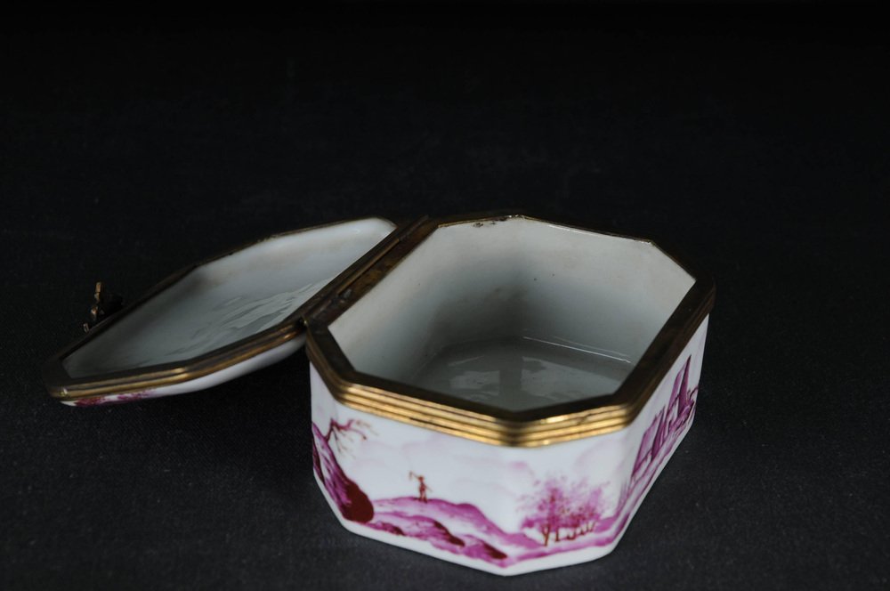 19th Century Decorative Sèvres Box for sale at Pamono