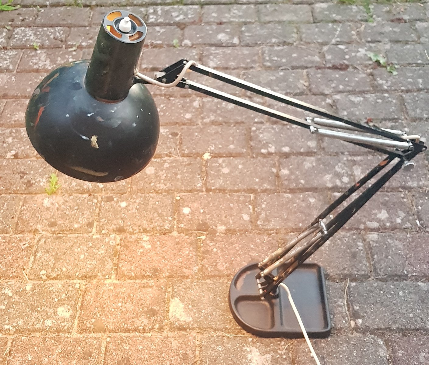 Schwarze Joint Handbemalte Lampe von Louis Poulsen für Berlin Artist ...