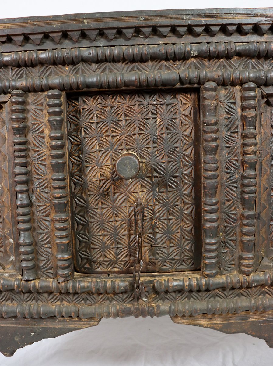 Antique Nomadic Turkmen Yurt Treasure Dowry Chest for sale at Pamono