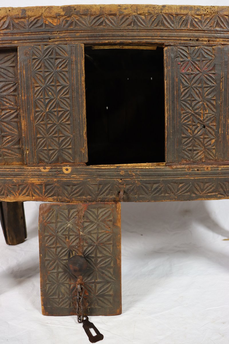 Antique Nomadic Turkmen Yurt Treasure Dowry Chest for sale at Pamono