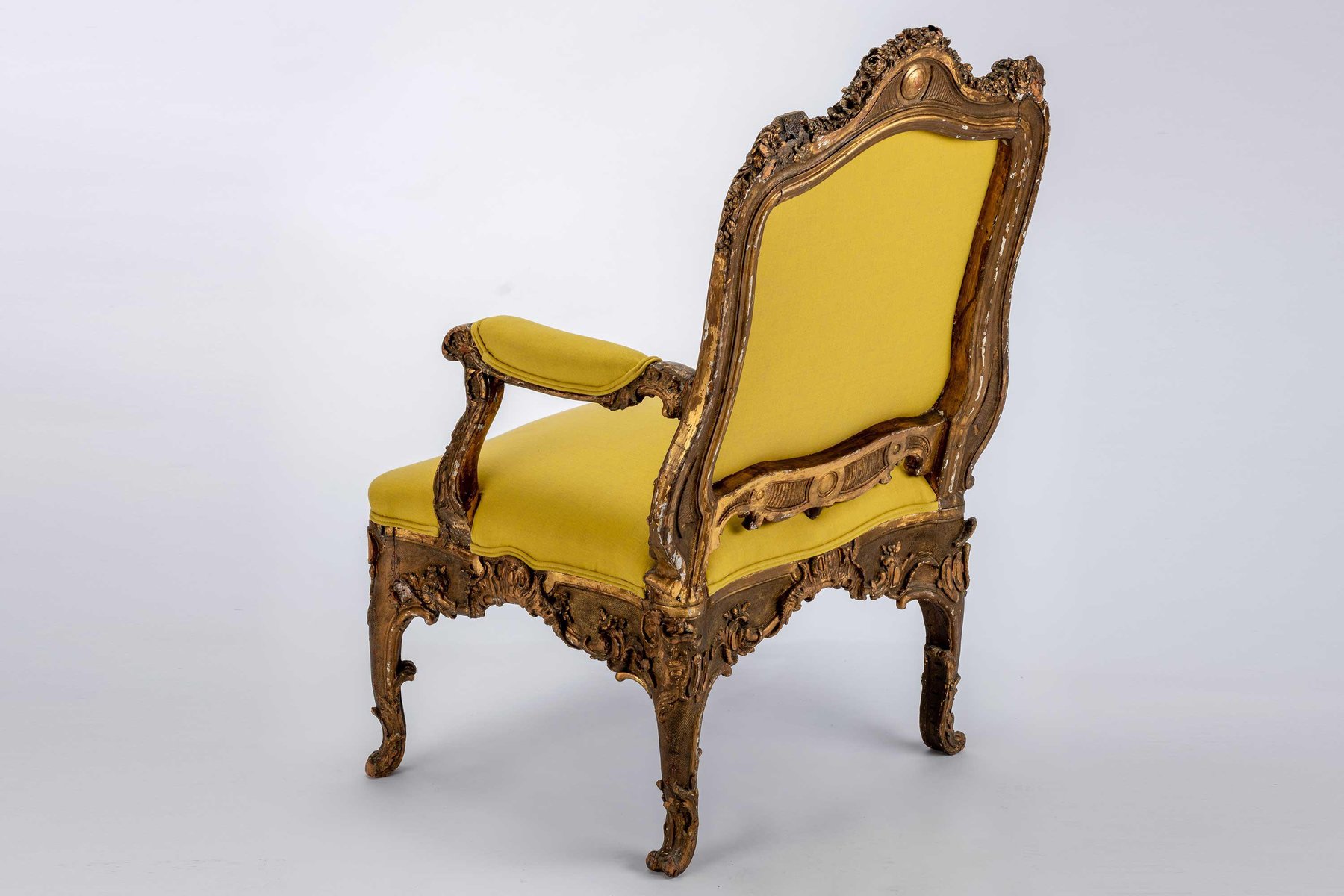 Italian Rococo Chair in Yellow for sale at Pamono