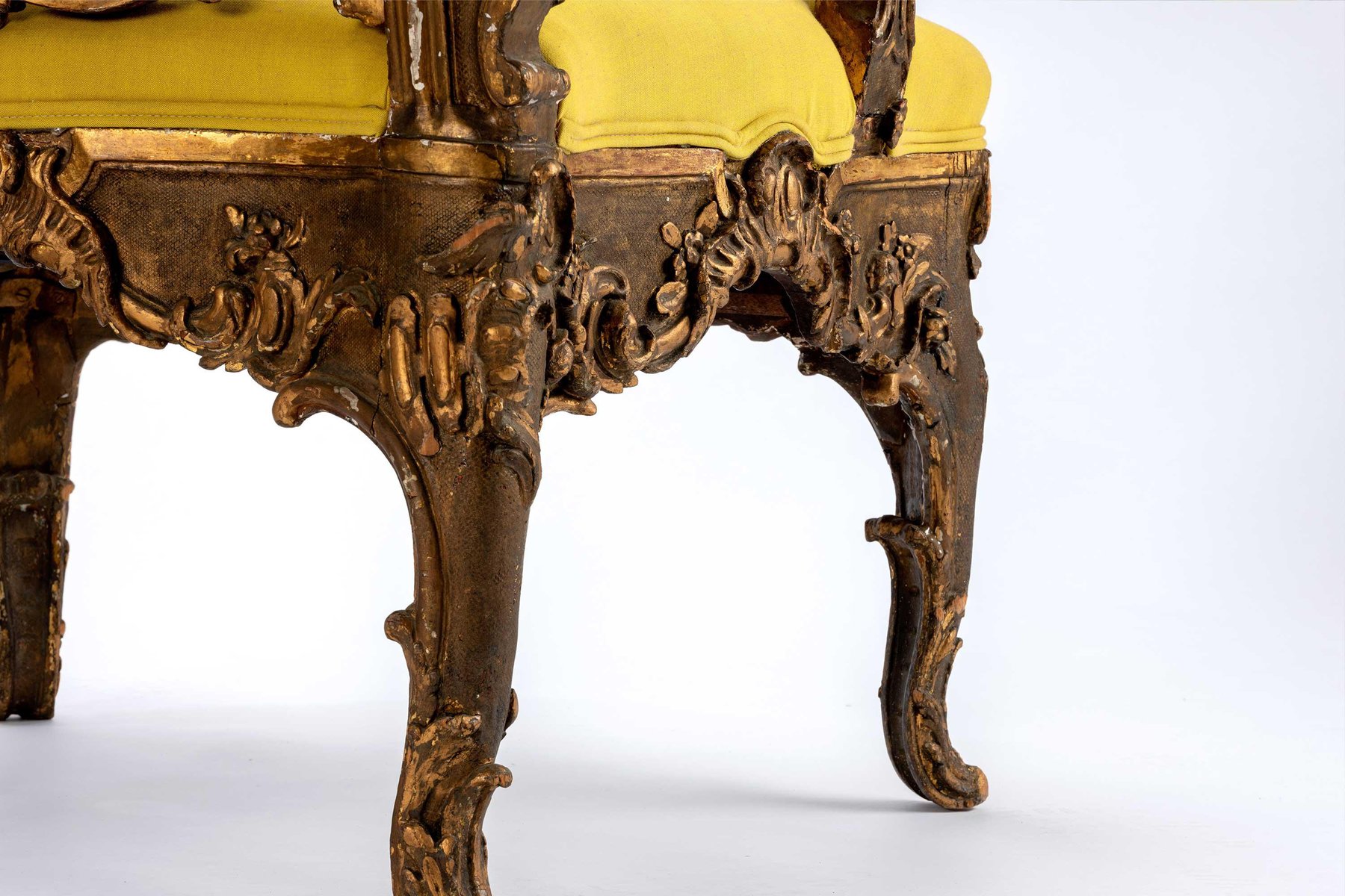 Italian Rococo Chair in Yellow for sale at Pamono