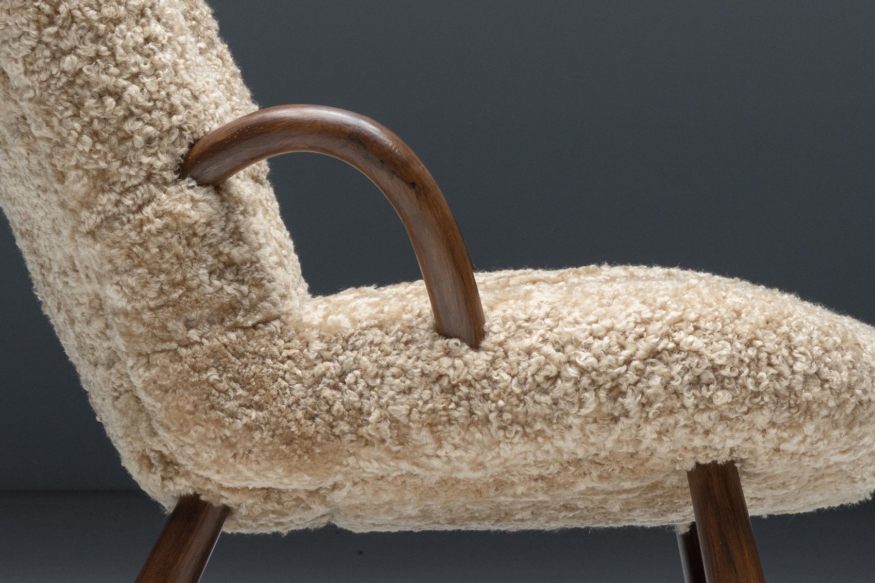 Clam Chair aus Schaffell, Philip Arctander zugeschrieben, Dänemark ...
