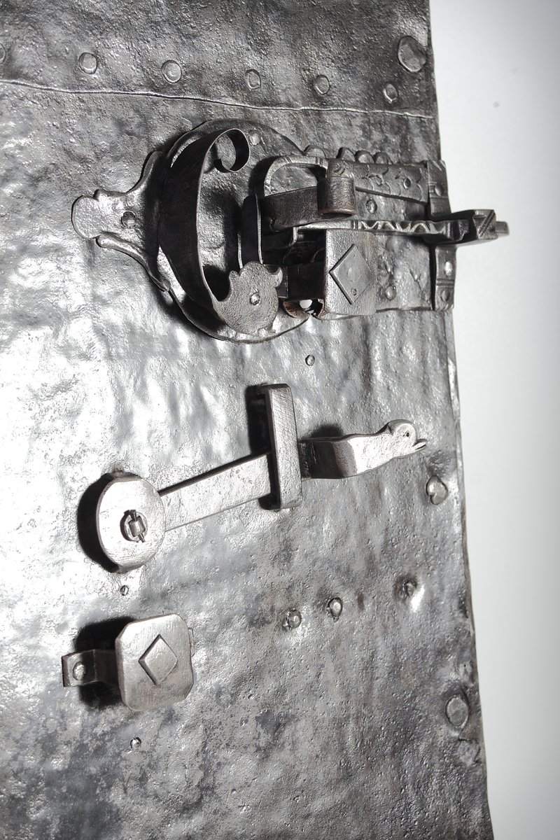 Antique Iron Clad Door, 1680s for sale at Pamono