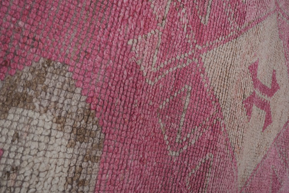 Handknotted Pictorial Rug with Human Motif for sale at Pamono