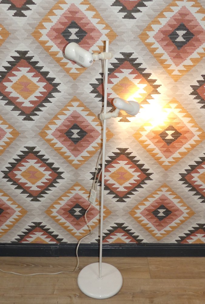 Filigrane weiße Studio Stehlampe aus Metall von Hustadt Leuchten ...