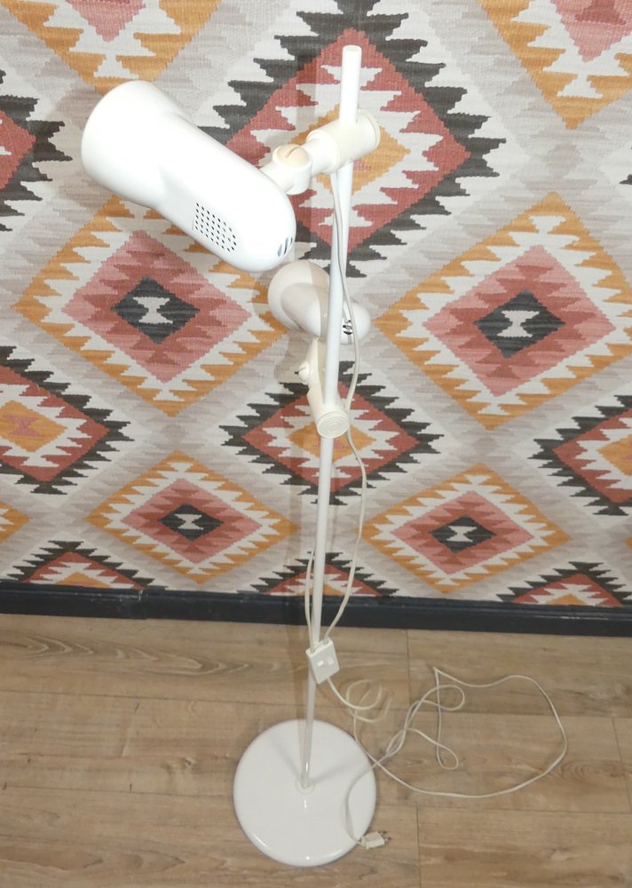 Filigrane weiße Studio Stehlampe aus Metall von Hustadt Leuchten ...