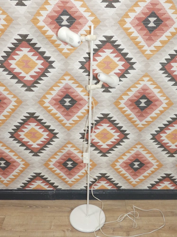 Filigrane weiße Studio Stehlampe aus Metall von Hustadt Leuchten ...