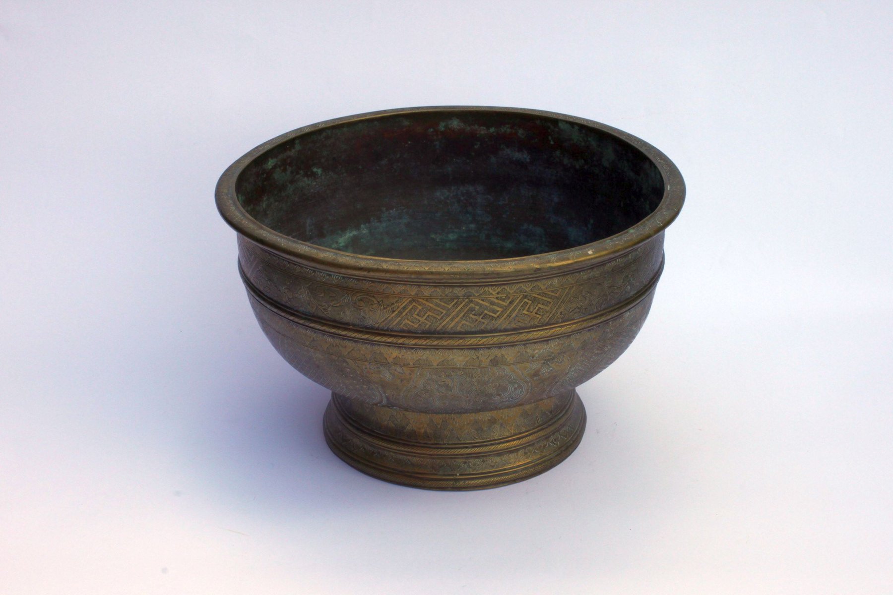 Indonesian Brass Bokor Bowl, 1800s for sale at Pamono