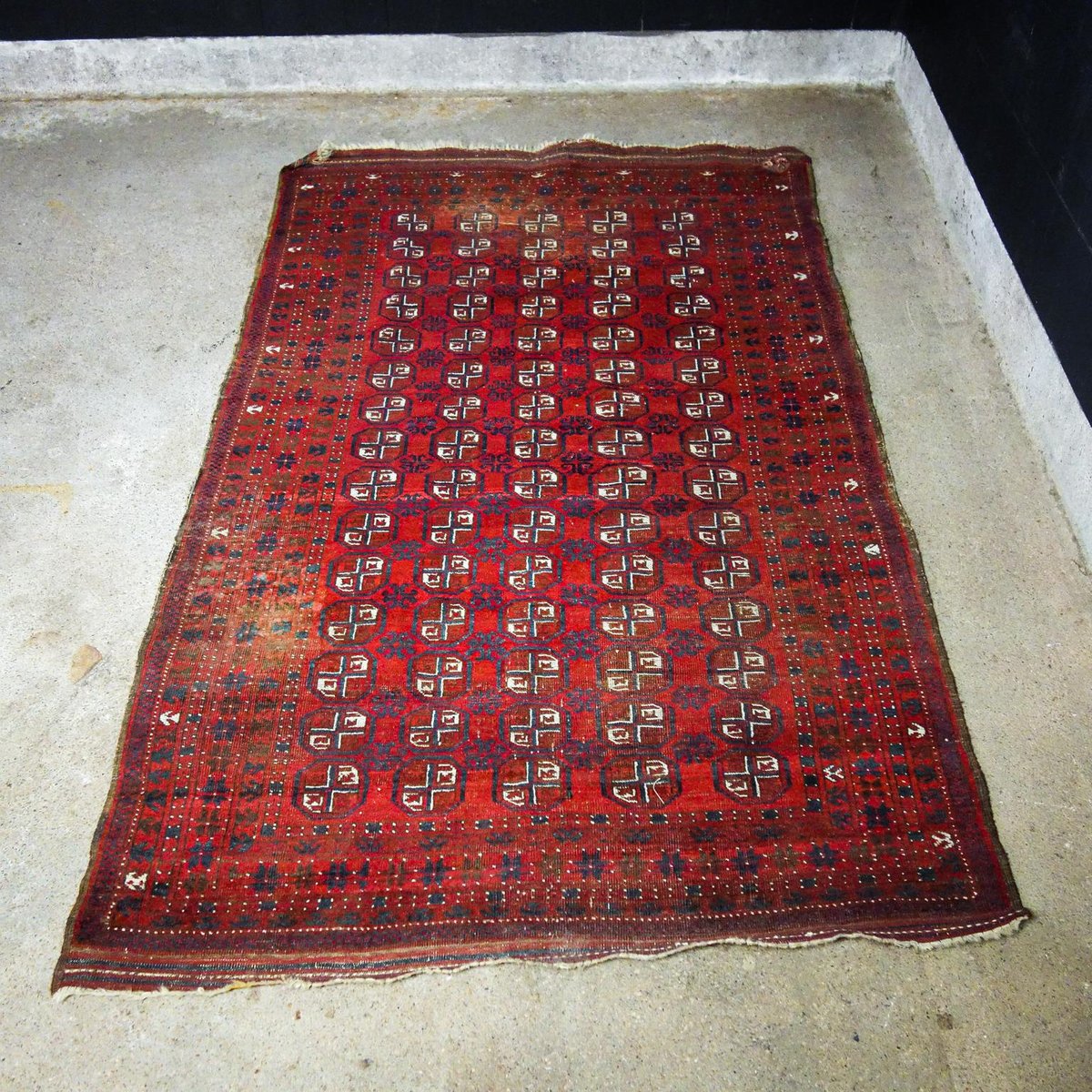 Antique Middle East Red Rug for sale at Pamono