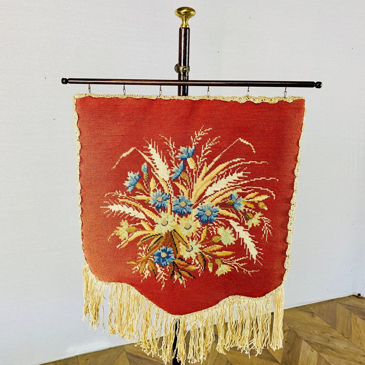 Antique English Needlepoint Tapestry Fire Screen, 1900s for sale at Pamono