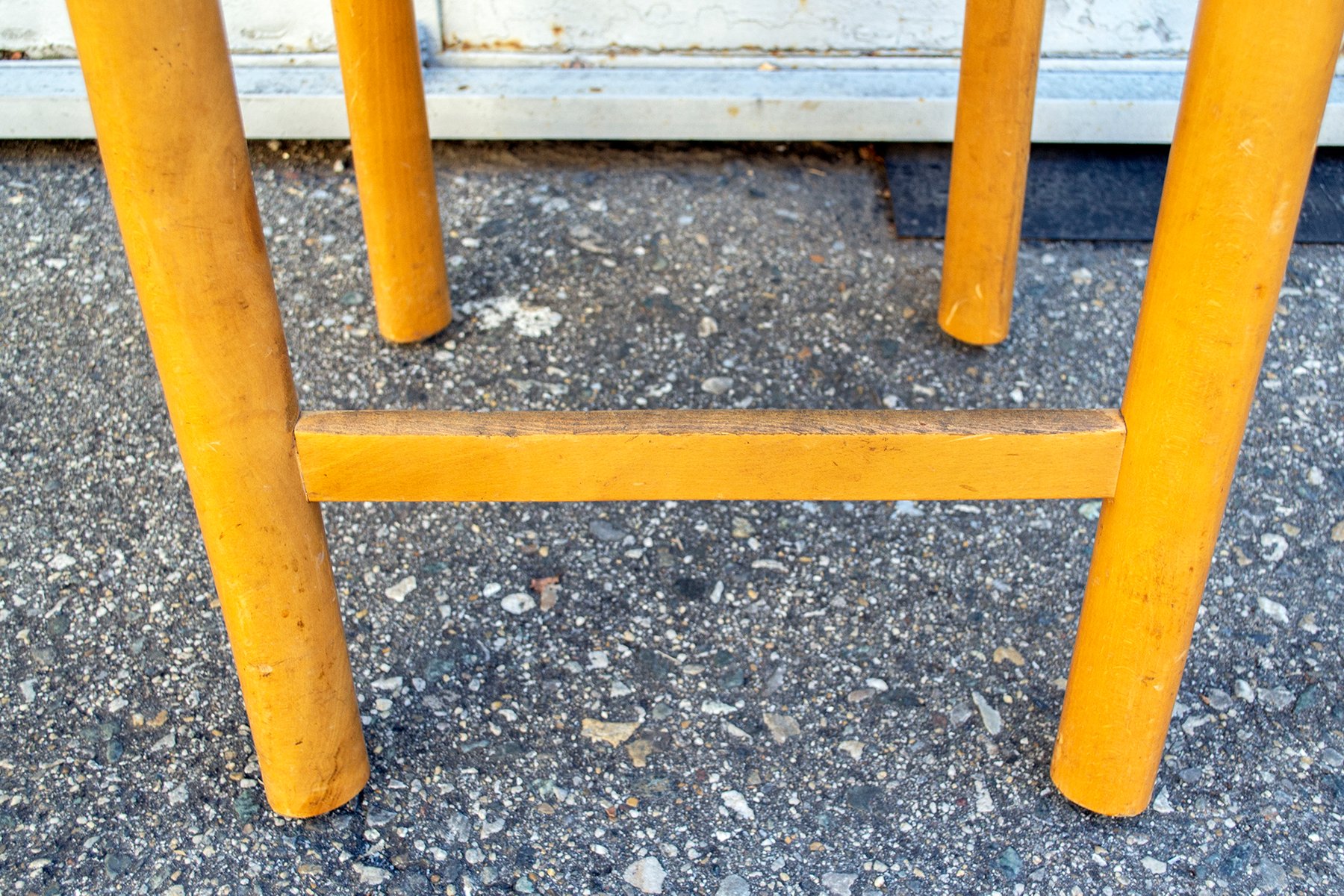 Vintage Hocker aus Holz & Stroh von Charlotte Perriand, 1970er, 4er Set ...