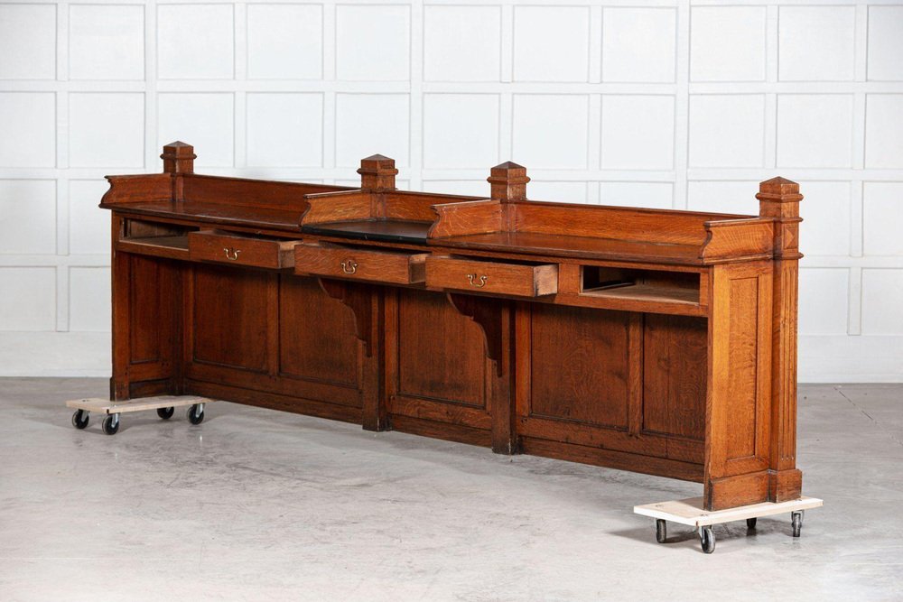 Antiker französischer Bankschalter aus Eiche, 1880 bei Pamono kaufen