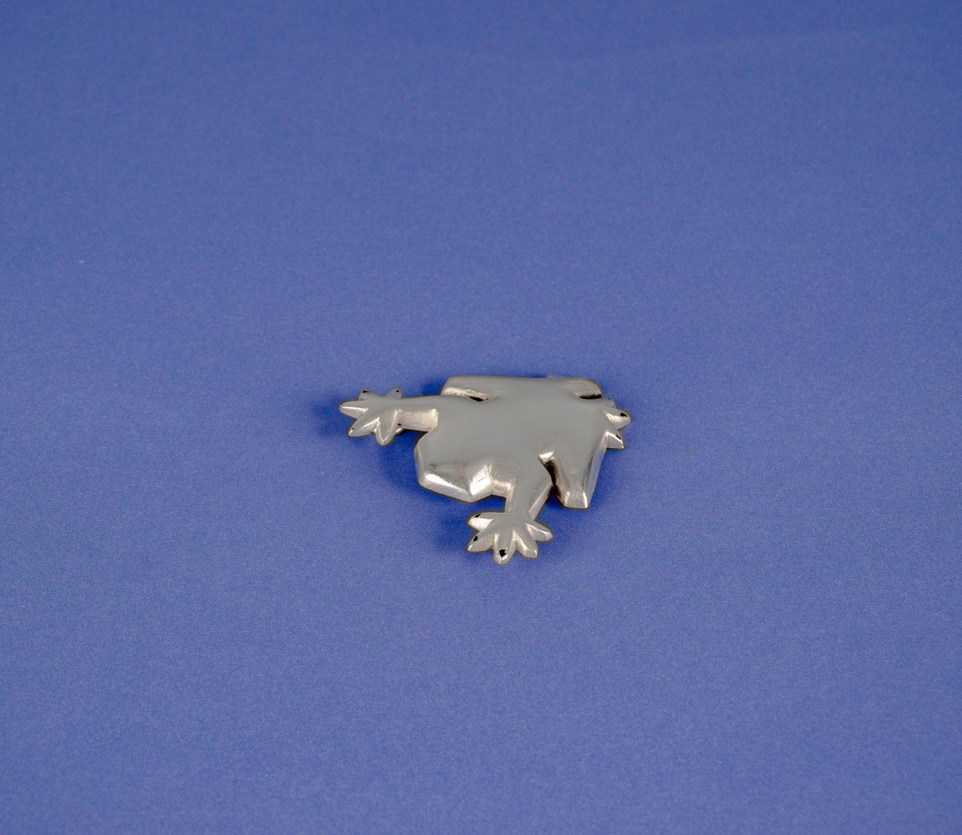 Handmade Silver Frog Brooch for sale at Pamono