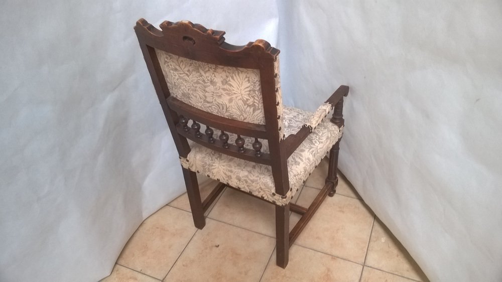 Small 19th Century Oak Throne Chair with Armrests, 1890s for sale at Pamono