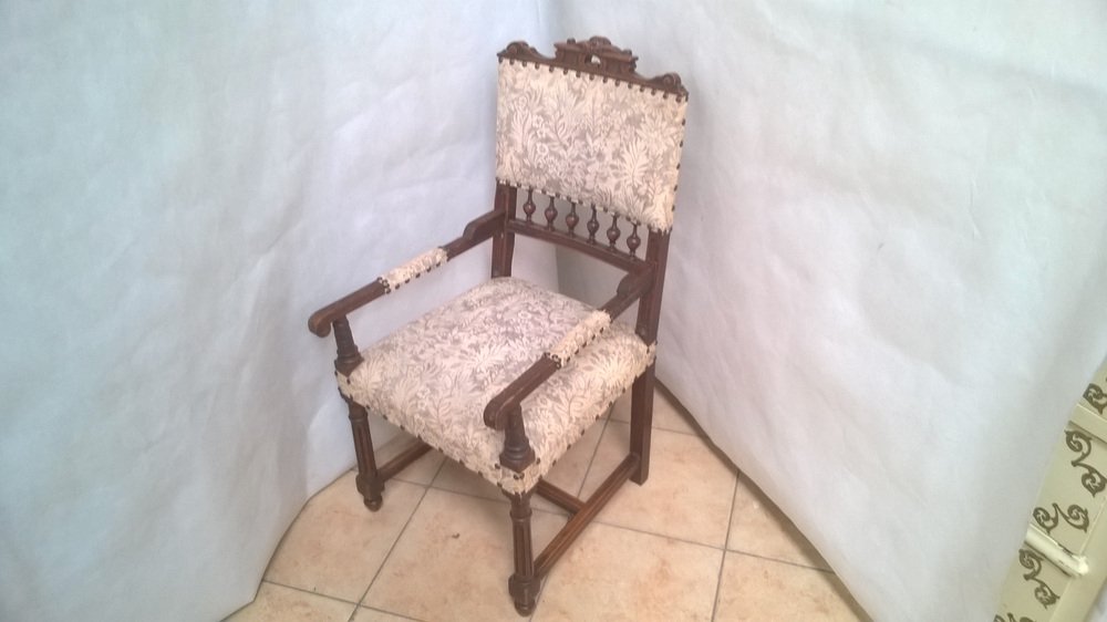 Small 19th Century Oak Throne Chair with Armrests, 1890s for sale at Pamono