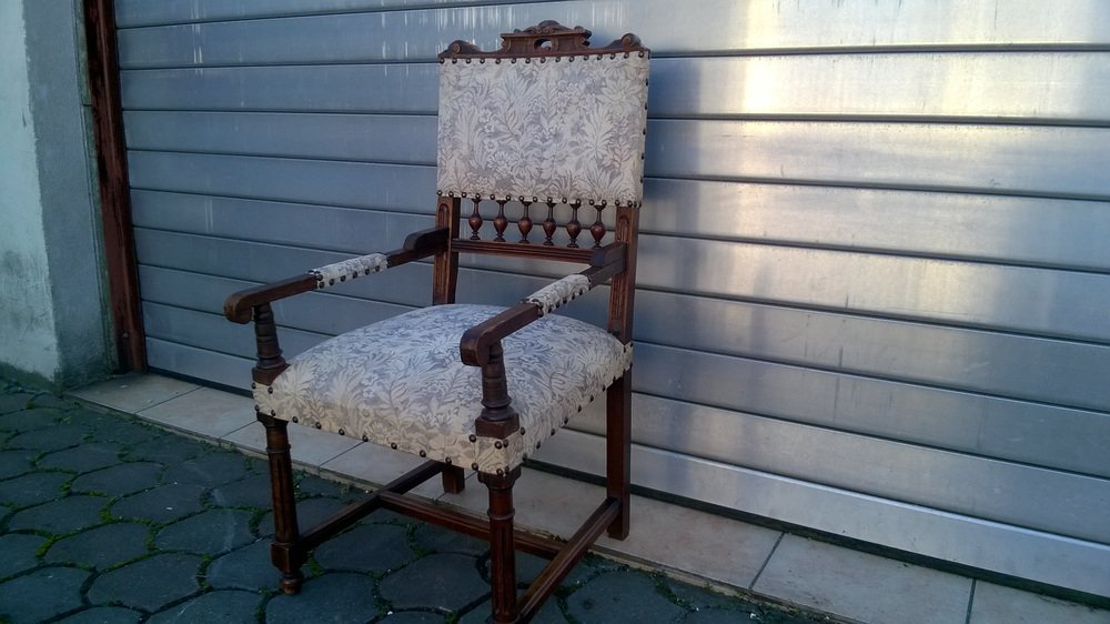 Small 19th Century Oak Throne Chair with Armrests, 1890s for sale at Pamono