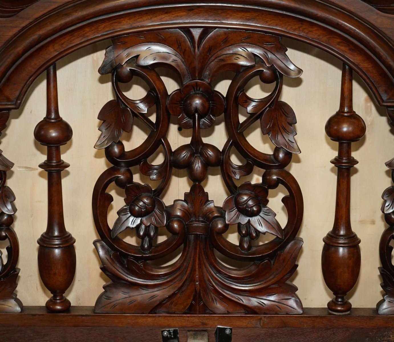 Carved 4-Poster Bed, 1780s for sale at Pamono