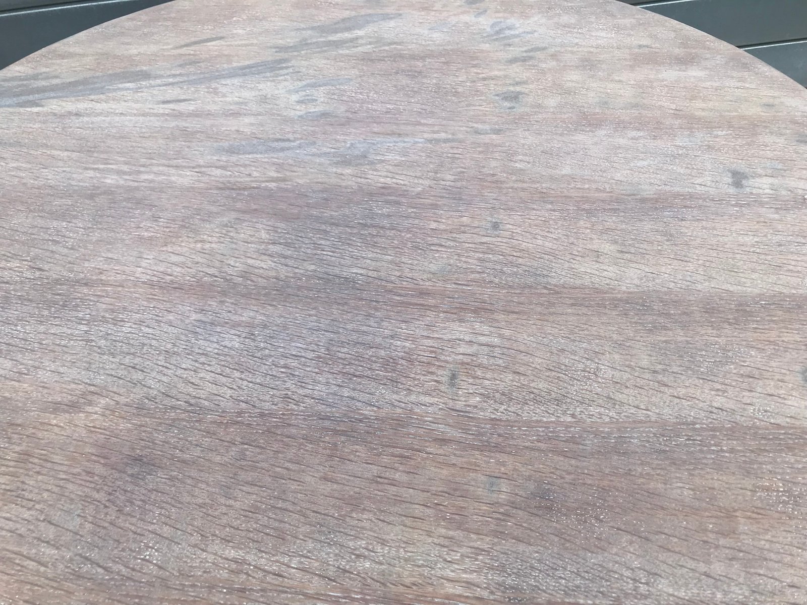 Runder Couchtisch aus Eichenfurnier, 1970er bei Pamono kaufen