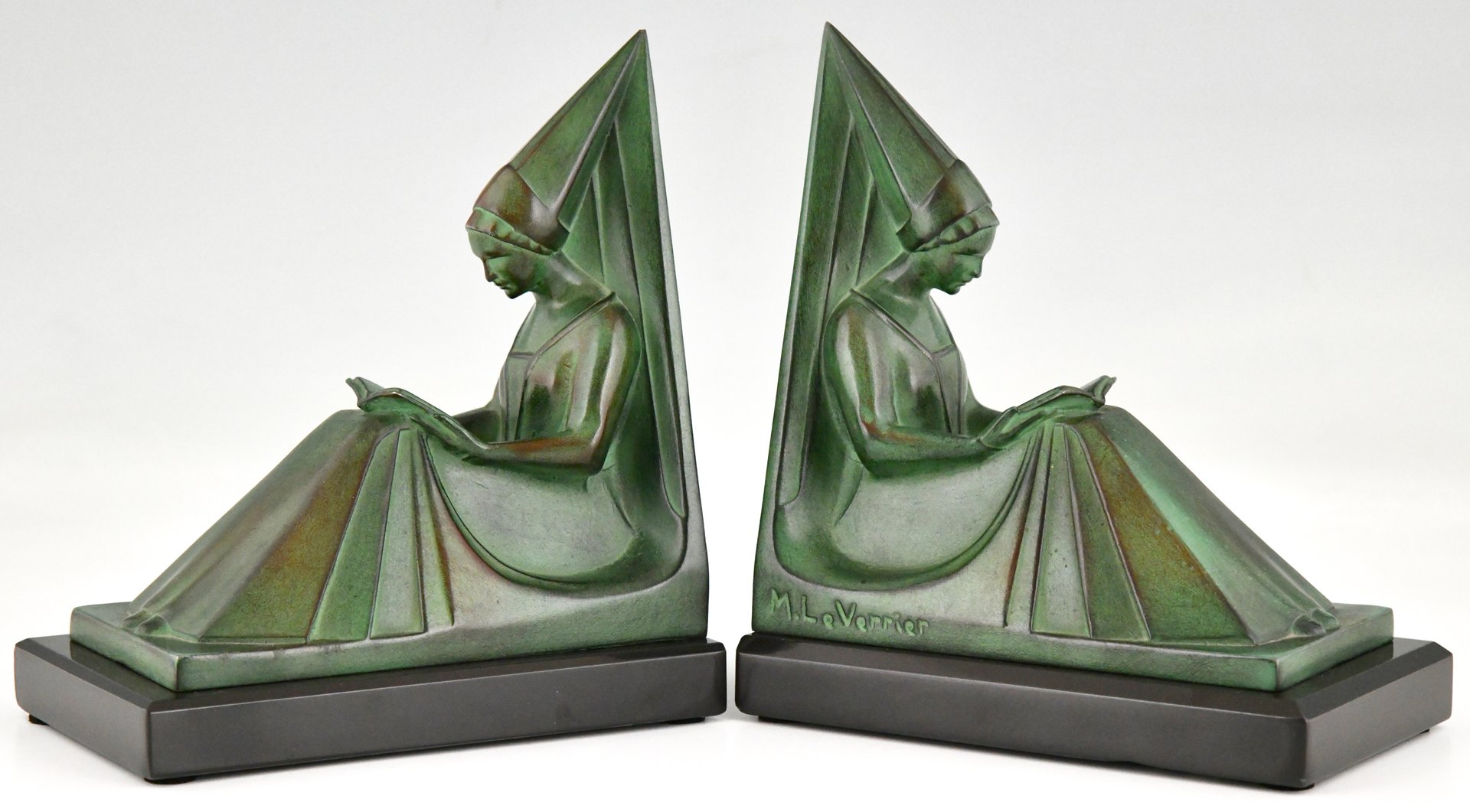 Art Deco Buchstützen Les Mittelalter Damen von Max Le Verrier ...