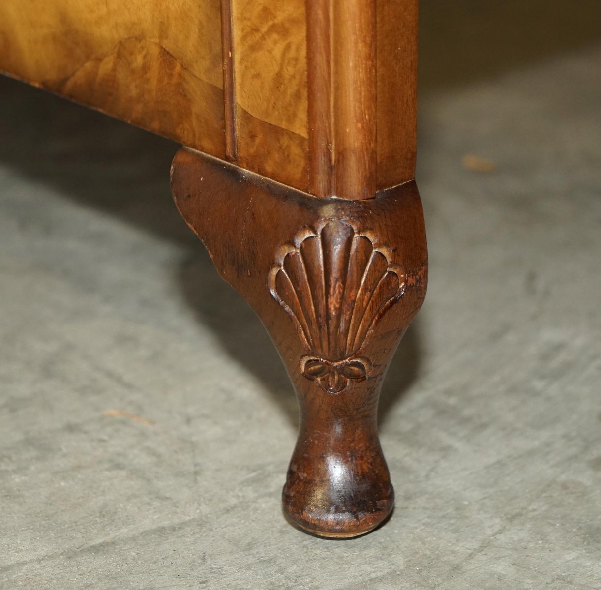 English Double Bed Frame in Burr Walnut, 1900s for sale at Pamono