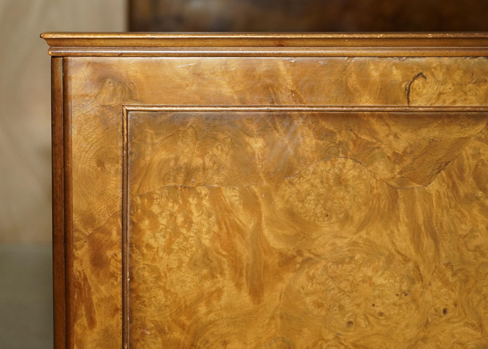 English Double Bed Frame in Burr Walnut, 1900s for sale at Pamono