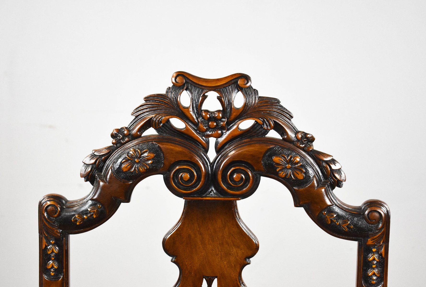 Englische Esszimmerstühle im Queen Anne Stil, 20. Jh., 14er Set bei ...