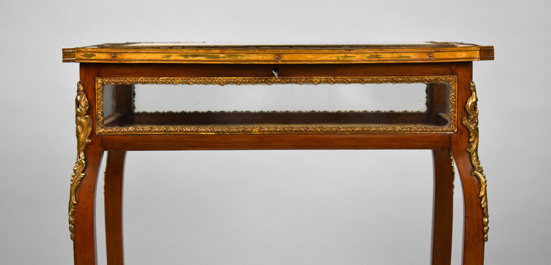 19th Century French Bijouterie Table for sale at Pamono