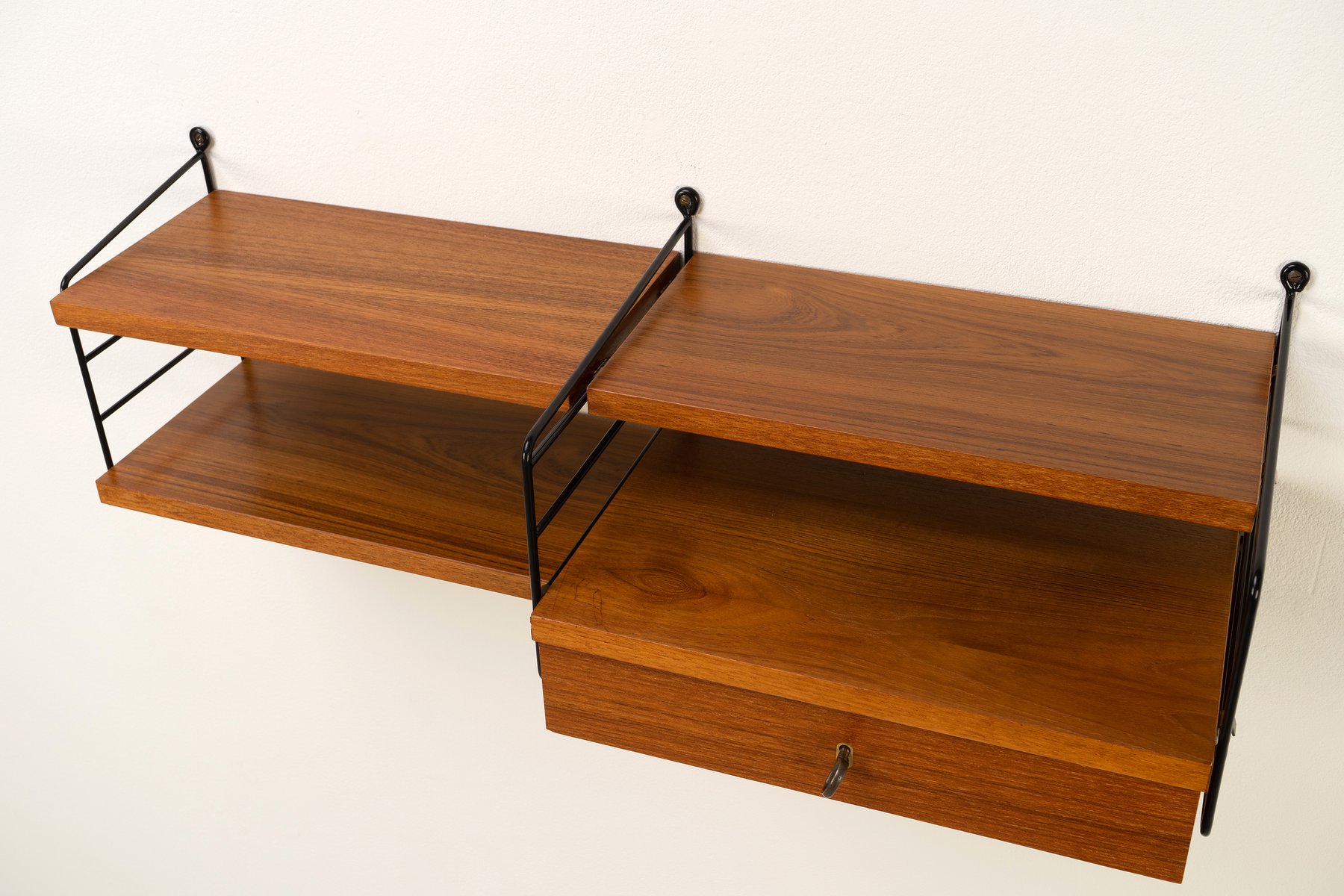 Teak Wandregal mit Schubladen von Kajsa & Nils Strinning für String, 1960er bei Pamono kaufen