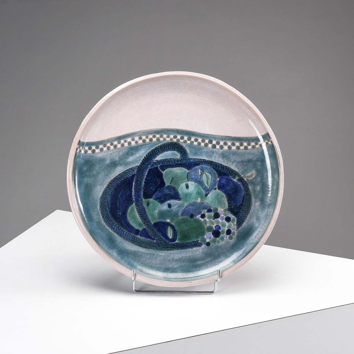 Round Ceramic Dish by Robert & Jean Cloutier, 1960s for sale at Pamono