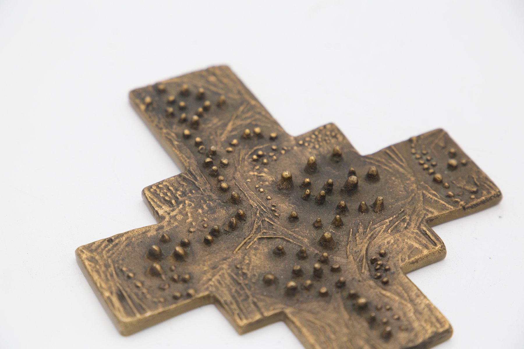 Croce vintage in ottone di Arnaldo Pomodoro e Giò Pomodoro per Galleria ...