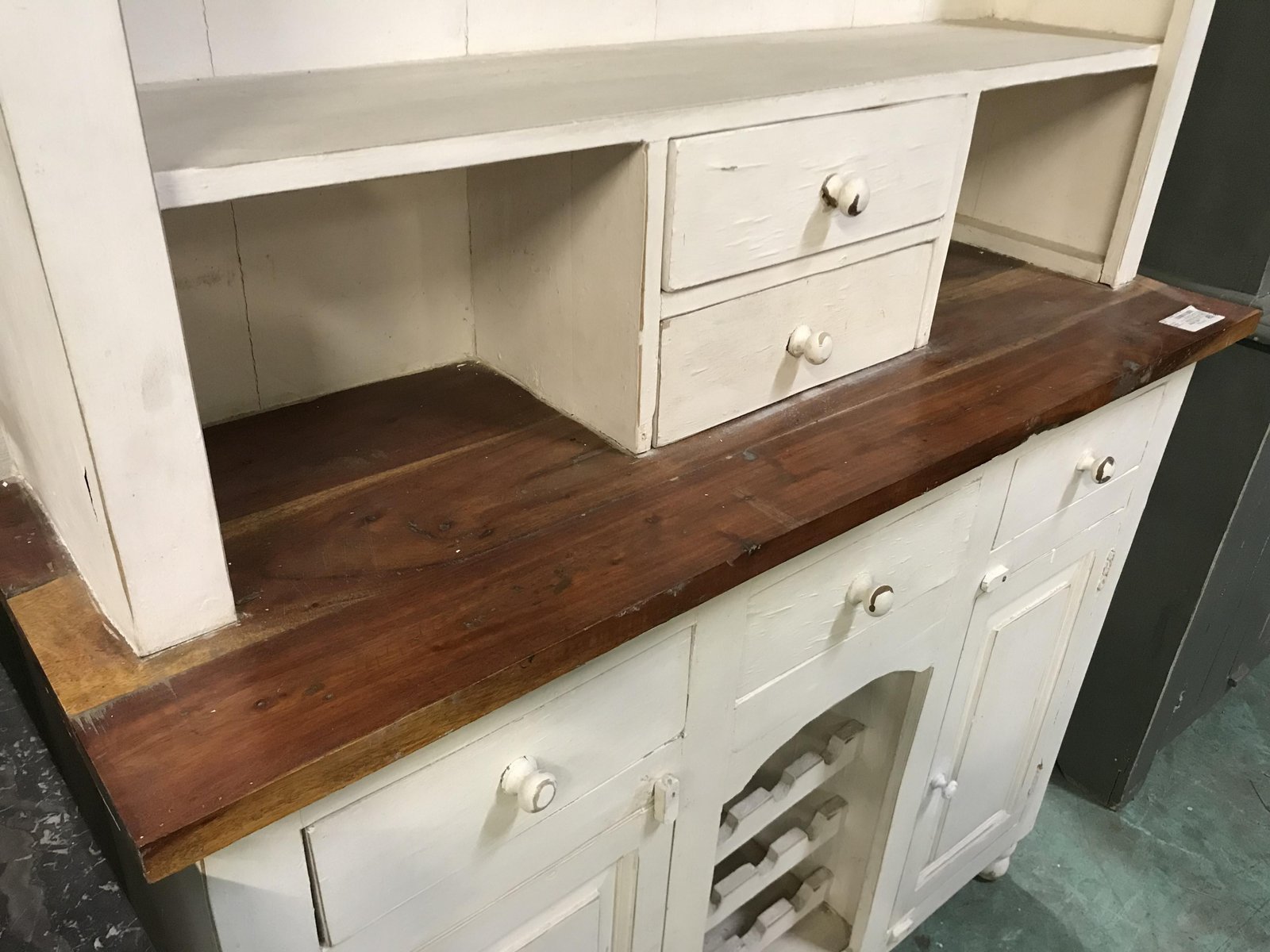 Weißer Schrank aus massivem Pinienholz bei Pamono kaufen