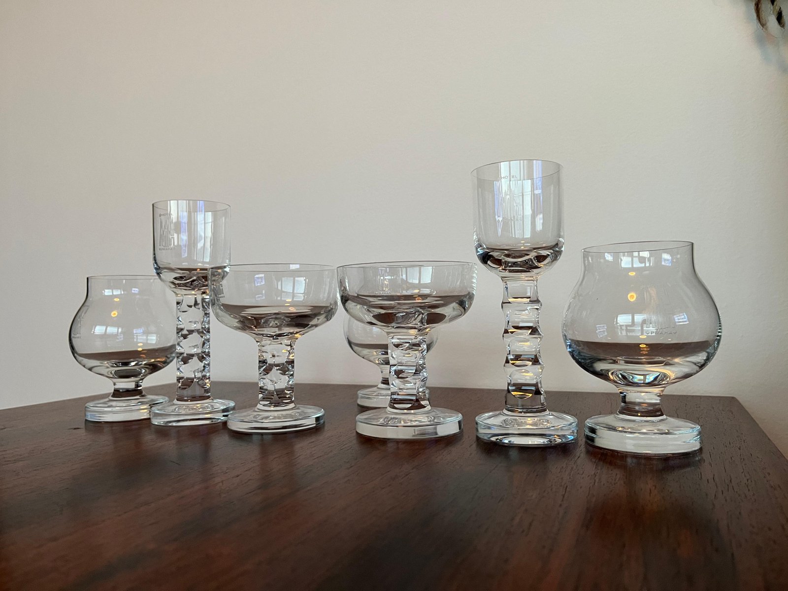 Gläser von Moser für Hotel Prag, 1970er, 7er Set bei Pamono kaufen