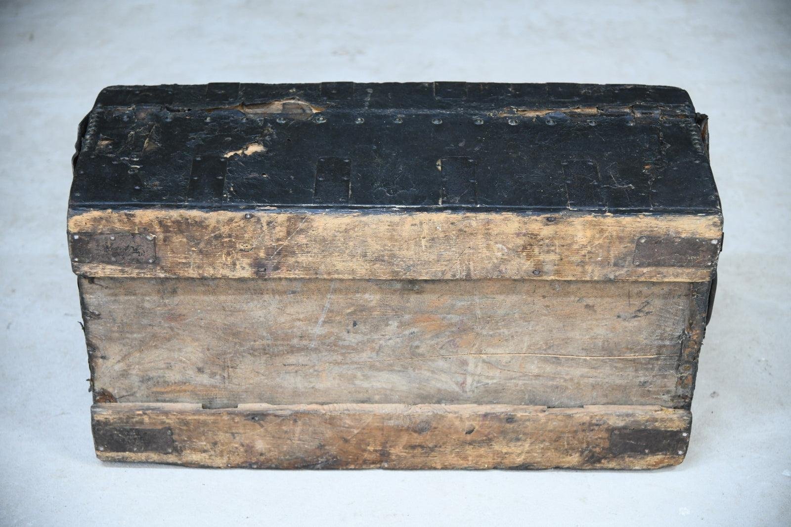 Georgian Leather Studded Trunk for sale at Pamono