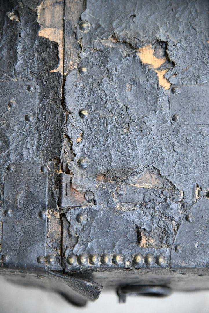 Georgian Leather Studded Trunk for sale at Pamono