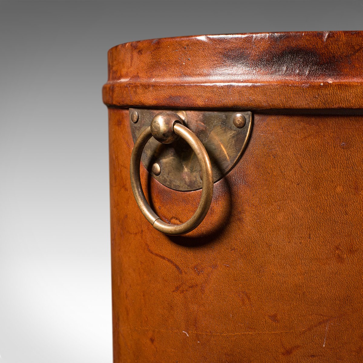 Antique English Storage Bin in Leather, 1890s for sale at Pamono