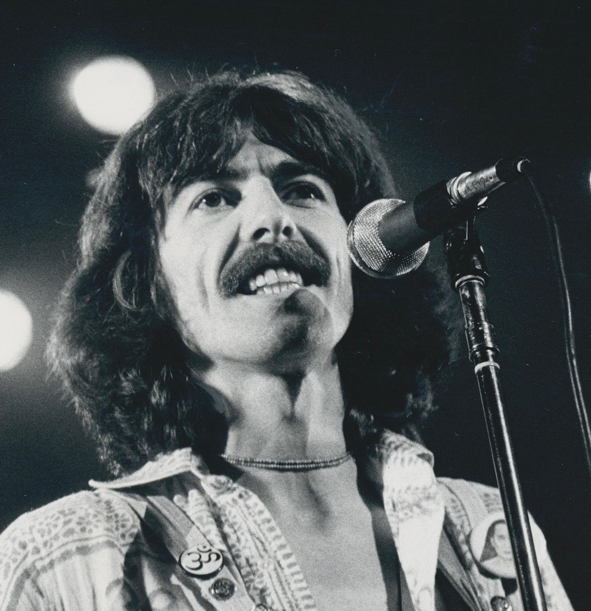 Henry Grossman, George Harrison on Stage, Fotografia in bianco e nero ...