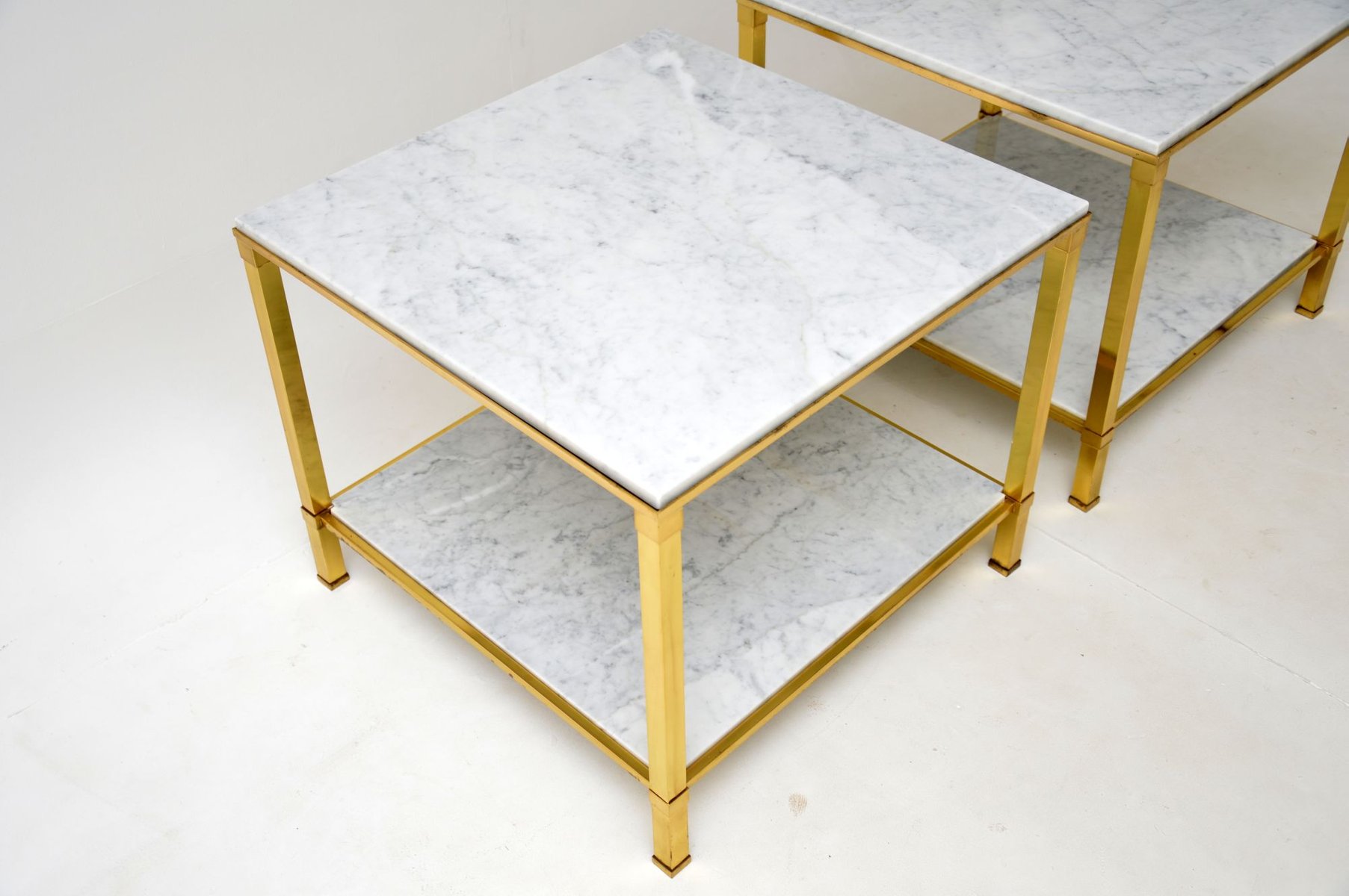 Vintage Messing & Marmor Beistelltische, 1970er, 2er Set bei Pamono kaufen