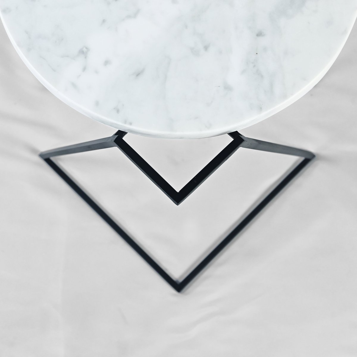 Saturno Side Table in Carrara Marble by Nicola Di Froscia for sale at ...