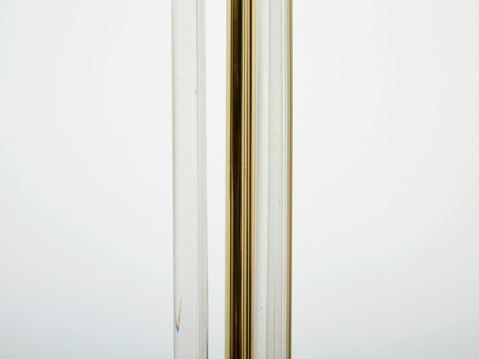 Moderne Stehlampe aus Acrylglas & Messing von Jacques Adnet, 1950er bei Pamono kaufen