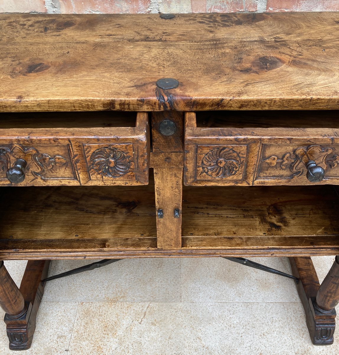 19th Century Spanish Console Table in Walnut for sale at Pamono